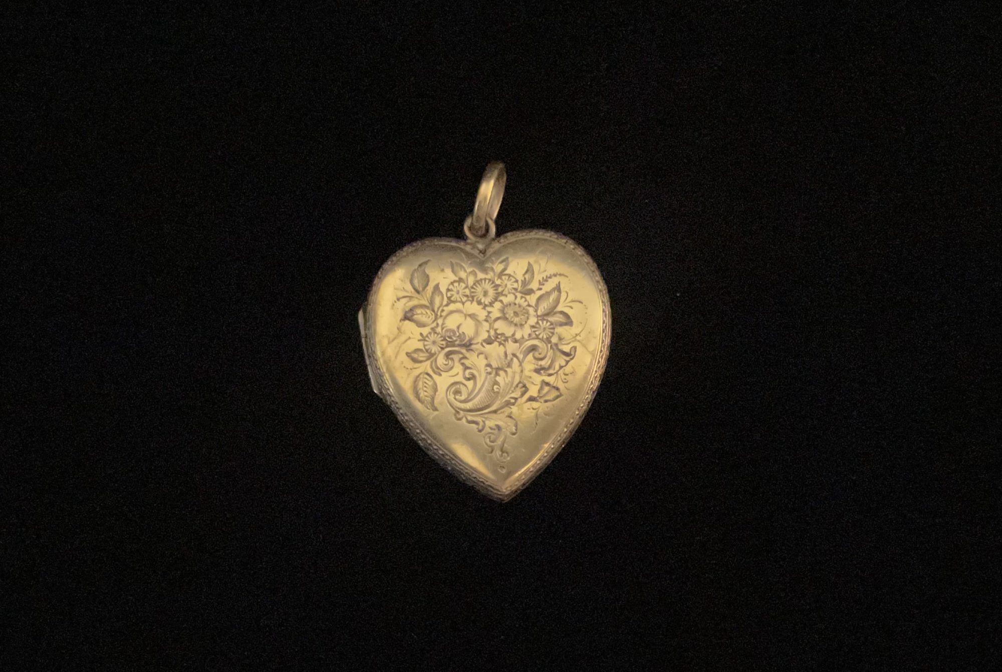 Love and Mourning: What’s Inside of a Locket? - Wenham Museum